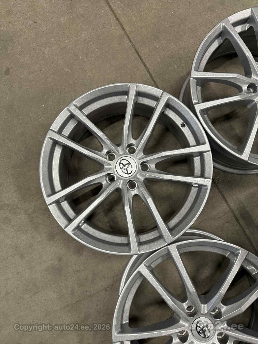 5 Twin-Spoke Toyota - Veljed - auto24.ee
